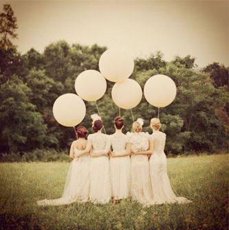 Balloons and hugs – Easy Weddings UK