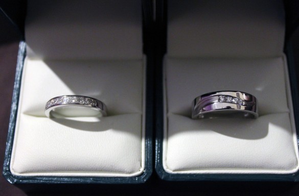 A pair of matching wedding rings – Easy Weddings UK